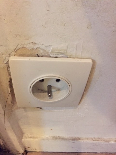 Réparation prise électrique + raccord radiateur, Paris, Installation ...