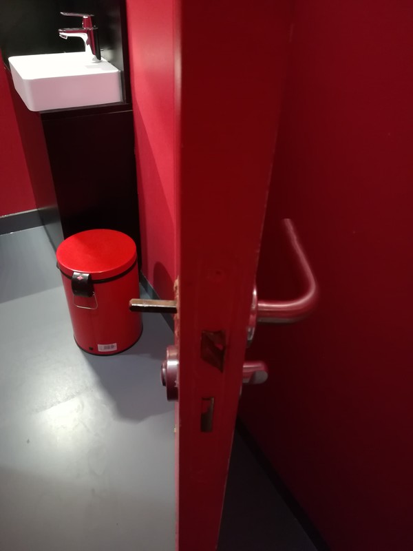 Changement de poignées de porte (x2) + réparation "accroche de porte ...