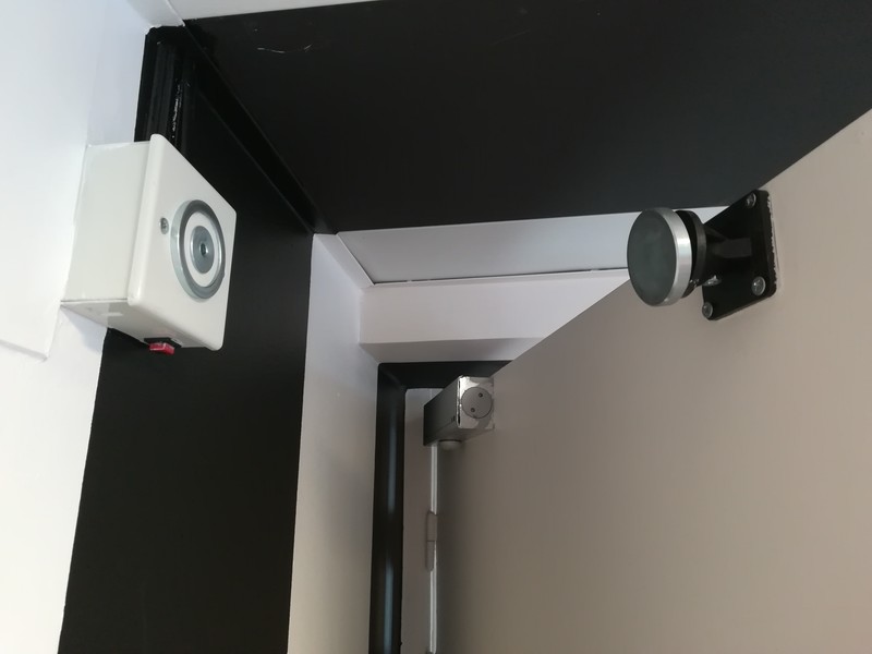 Changement de poignées de porte (x2) + réparation "accroche de porte ...