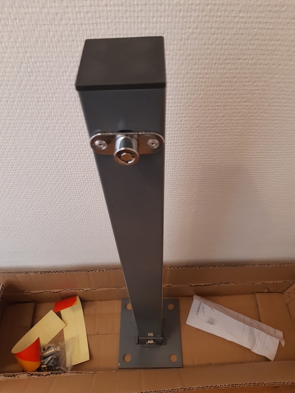 Fixer un plot de protection de parking avec 4 goujons d'ancrage ...